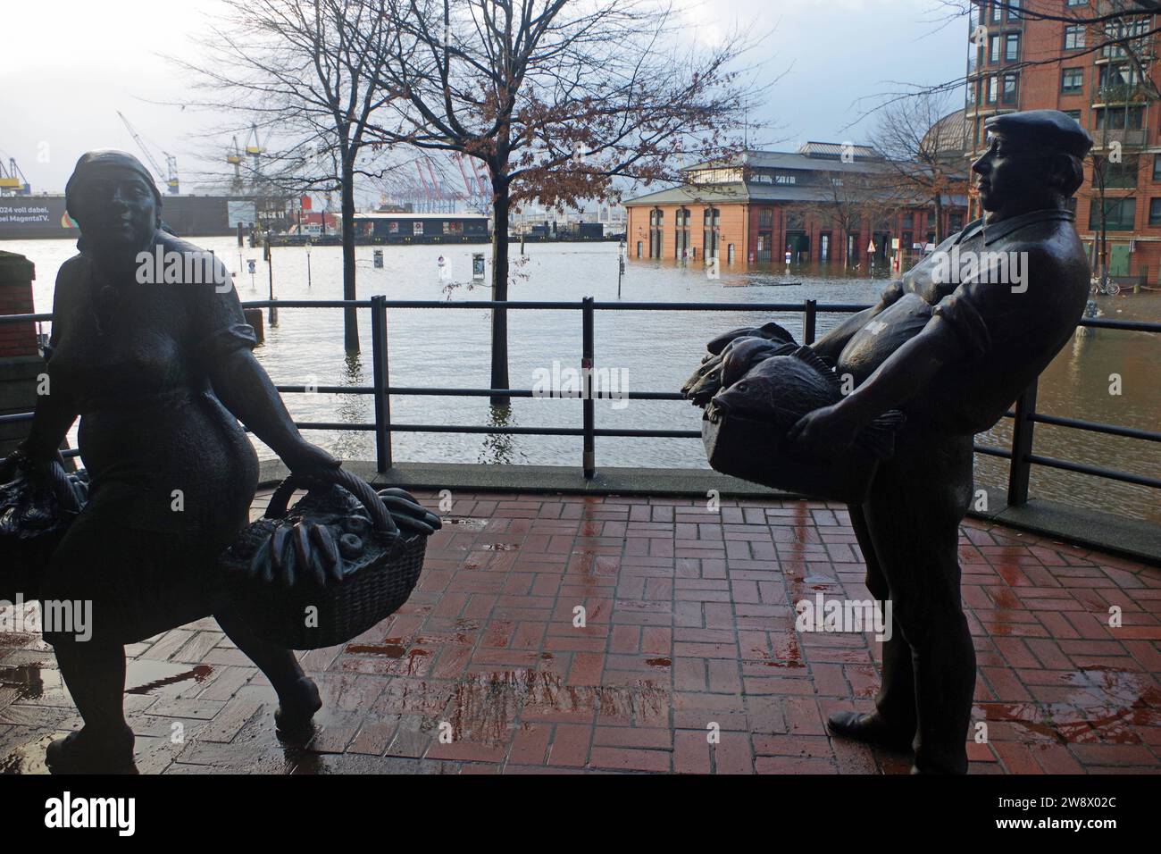 Der Orkan Zoltan sorgte auch im Hamburger Hafen für eine Sturmflut ...