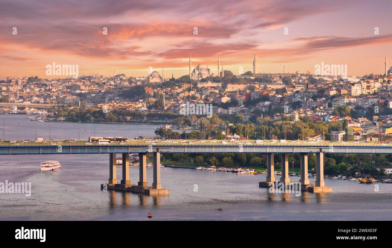 Aerial view from Pierre Loti popular hilltop park of the Halic Bridge ...