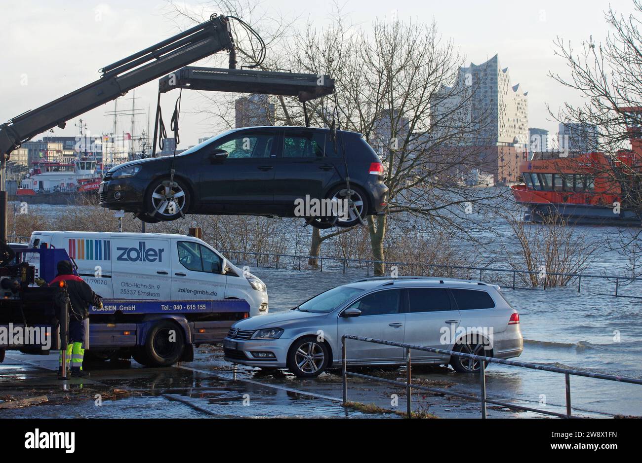 Der Orkan Zoltan sorgte auch im Hamburger Hafen für eine Sturmflut ...