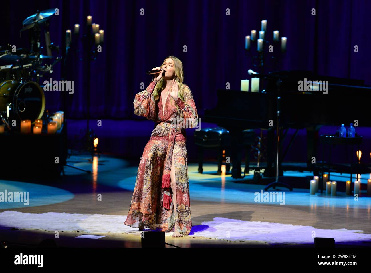 Miami, USA. 21st Dec, 2023. MIAMI, FLORIDA - DECEMBER 21: LeAnn Rimes ...