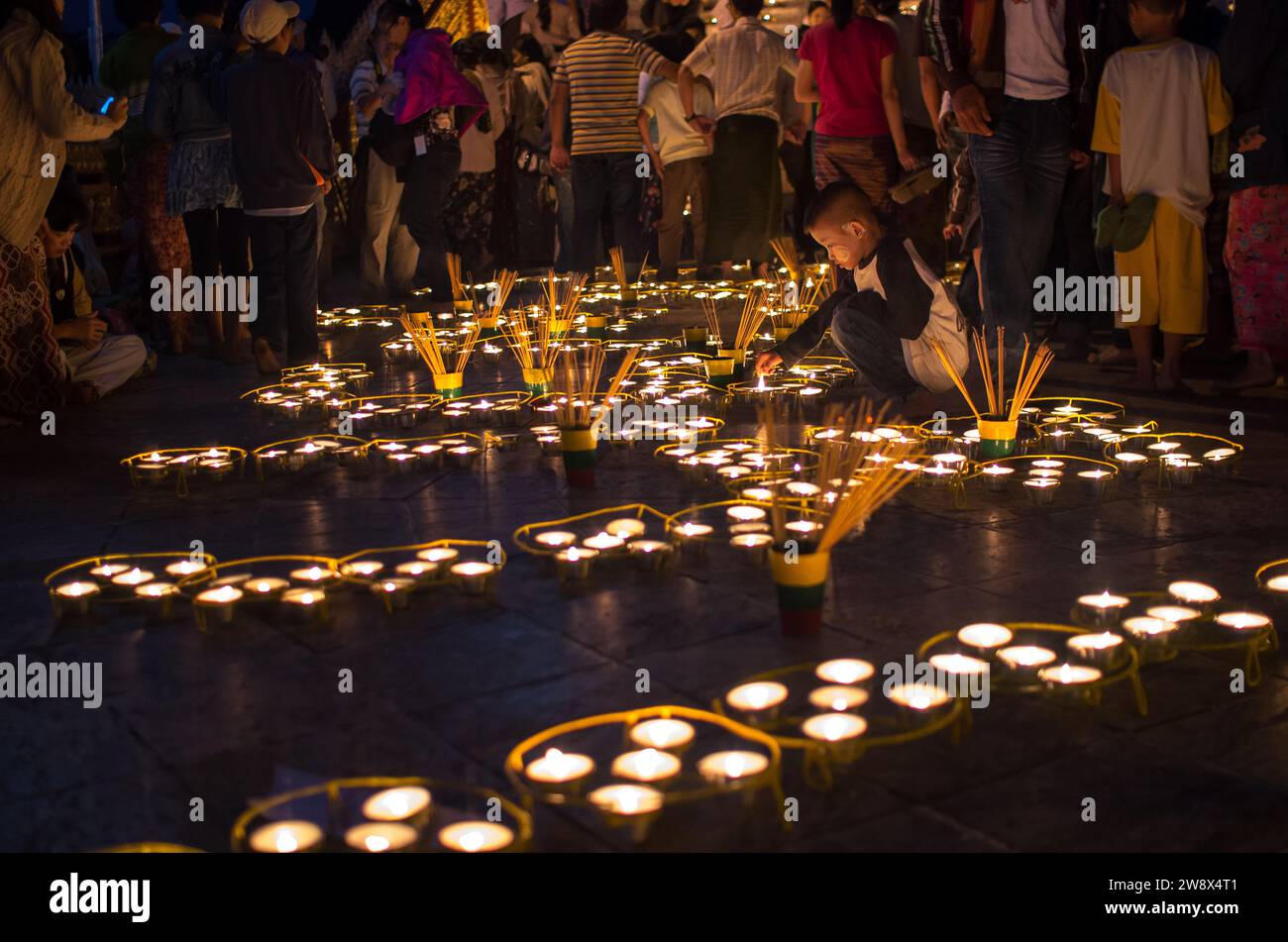 Candle light myanmar light festival hi-res stock photography and images ...