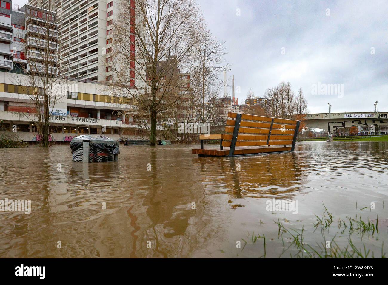 Niedersachsen, Hannover, Hochwasser nach Dauerregen: Pegel der Leine ...