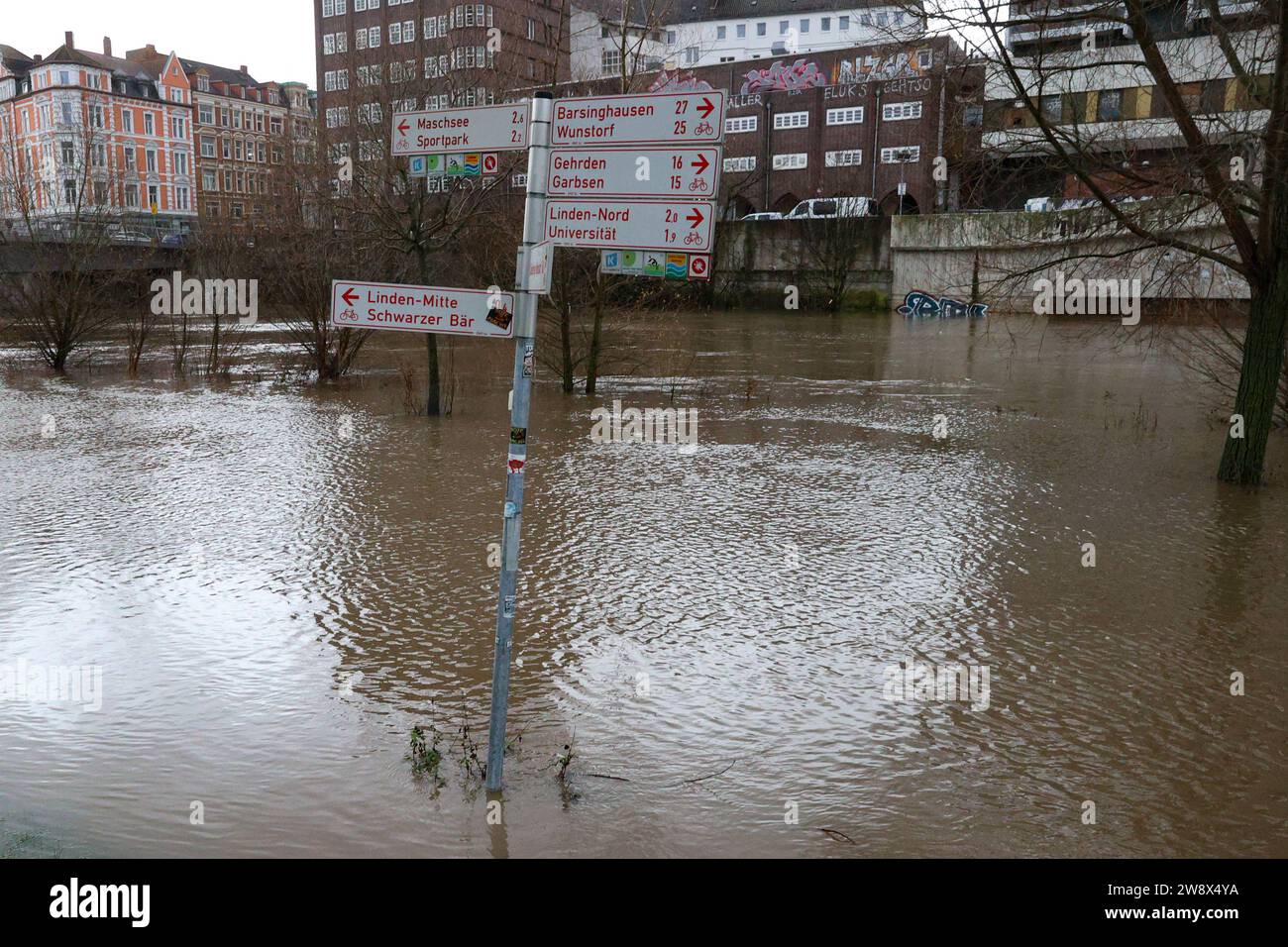 Niedersachsen, Hannover, Hochwasser nach Dauerregen: Pegel der Leine ...