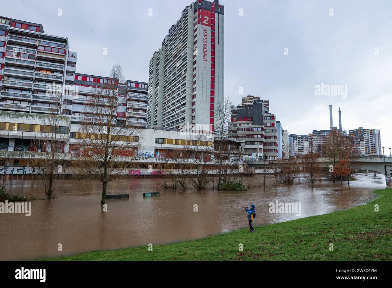 Niedersachsen, Hannover, Hochwasser nach Dauerregen: Pegel der Leine ...