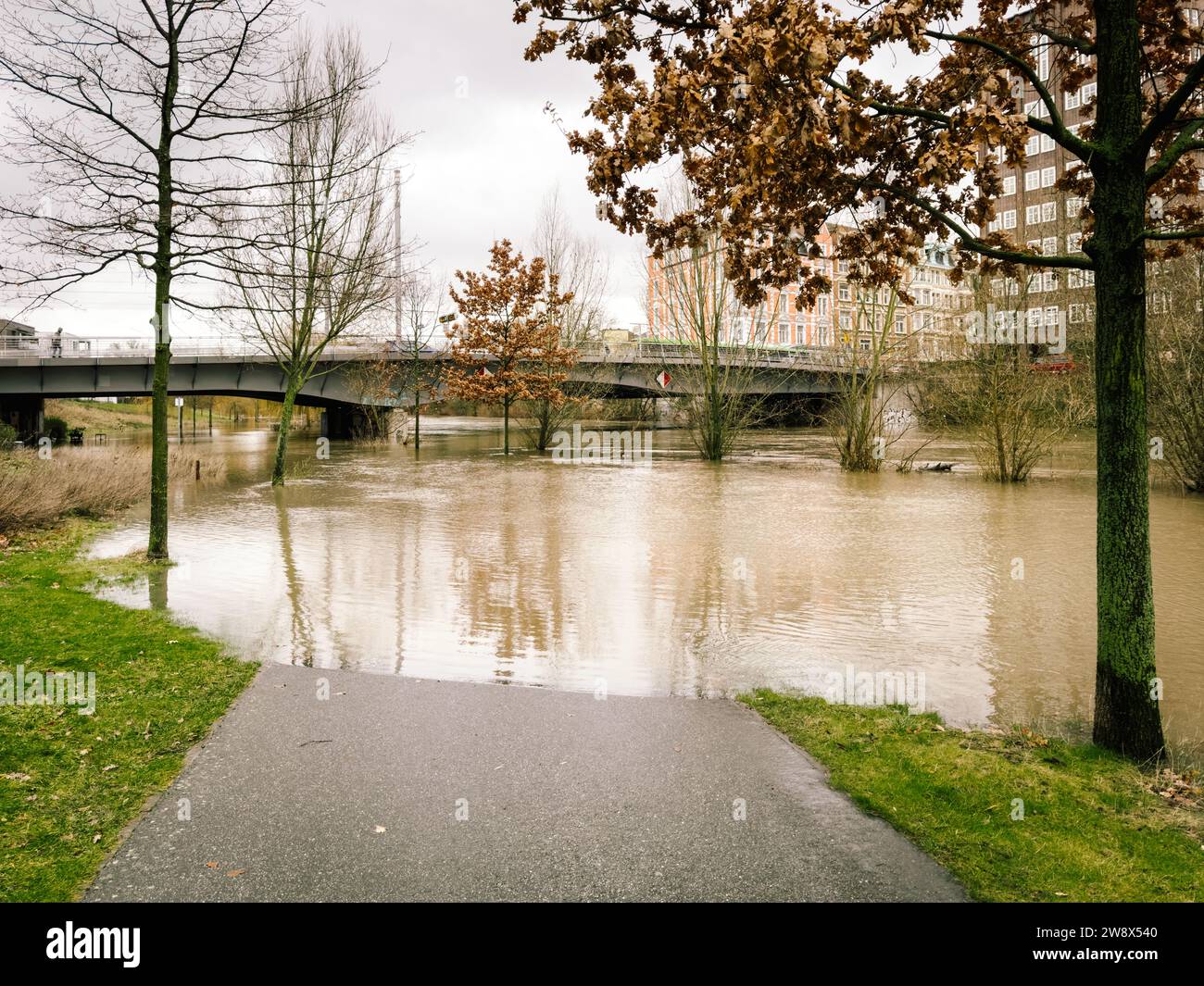 Hanover, Germany. 22nd Dec, 2023. The Peter-Fechter-Ufer is flooded by ...