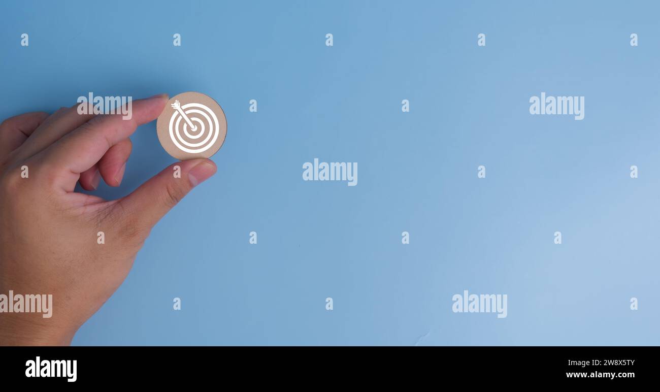 Hand holding paper cut with target icon. concept vision leadership ...