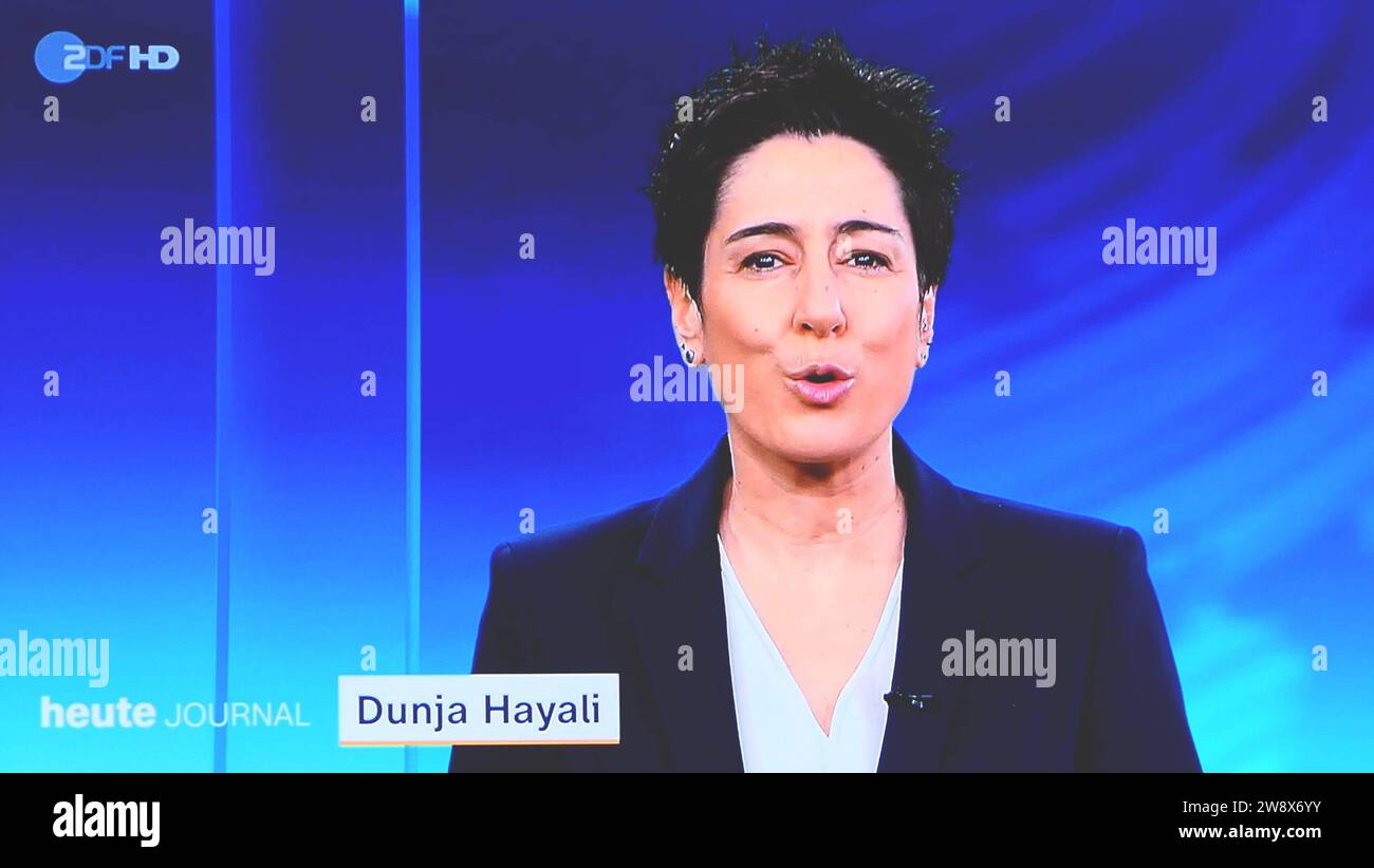 Dunja Hayali vom ZDF - hier am 21.12.2023 *** Dunja Hayali from ZDF ...