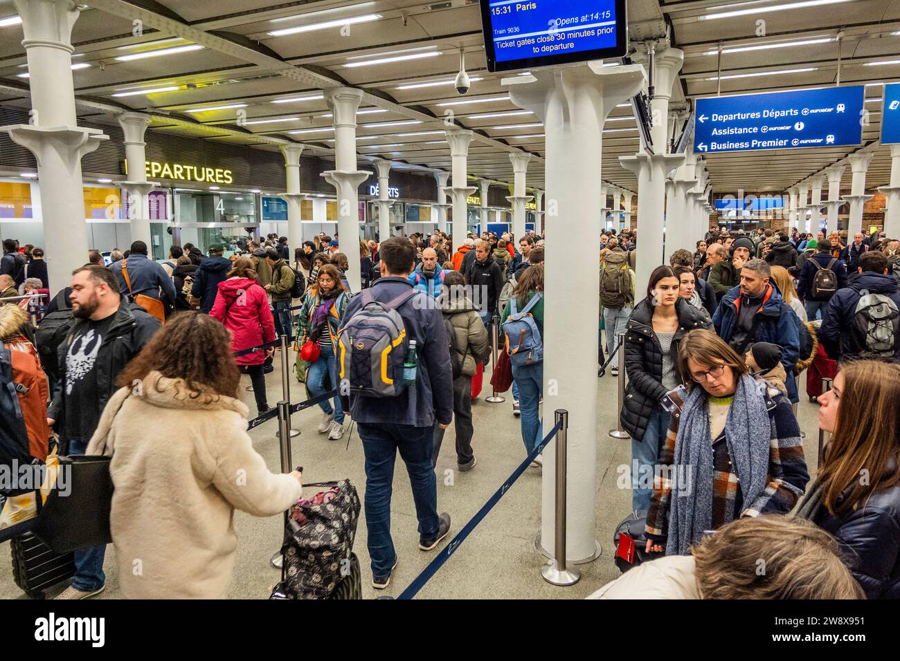 London, UK. 22nd Dec, 2023. The normally busy christmas getaway is made ...