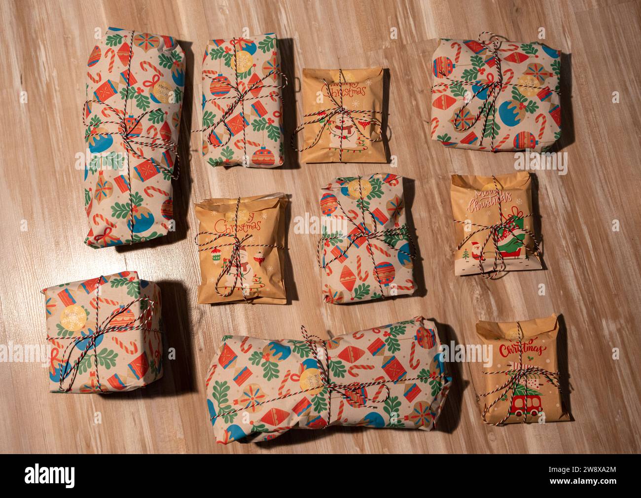 Wrapped presents gifts holidays hi-res stock photography and images - Alamy