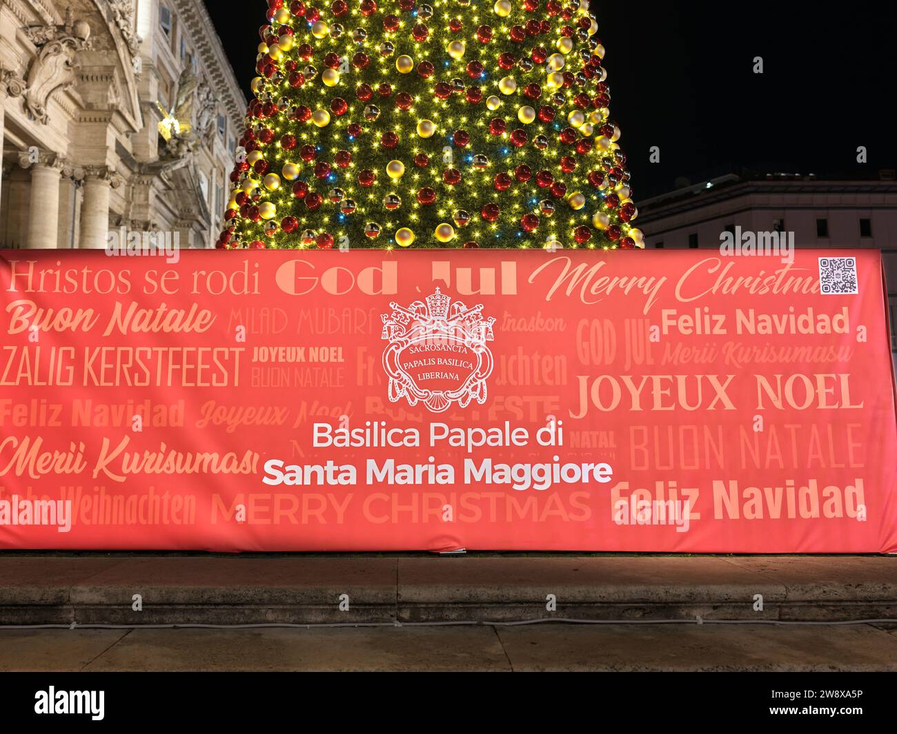 Christmas tree outside the Basilica of Saint Mary Major (Santa Maria ...