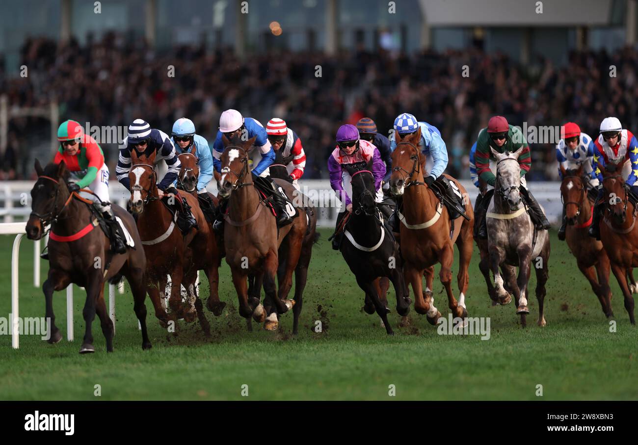 Runners and riders in action Thames Materials Open National Hunt Flat ...