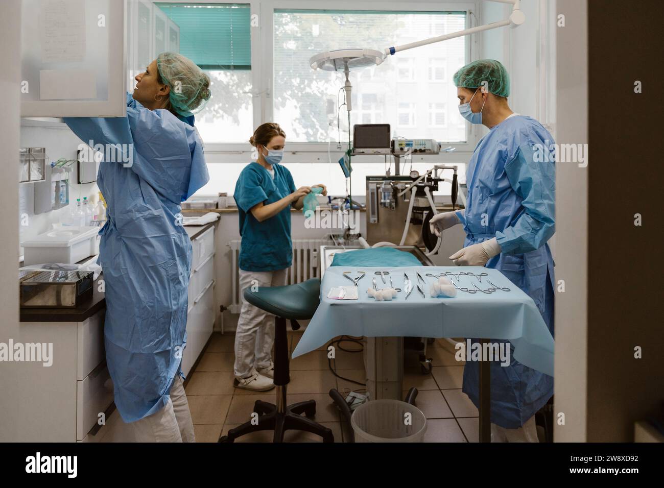 Scrub room hospital hi-res stock photography and images - Alamy