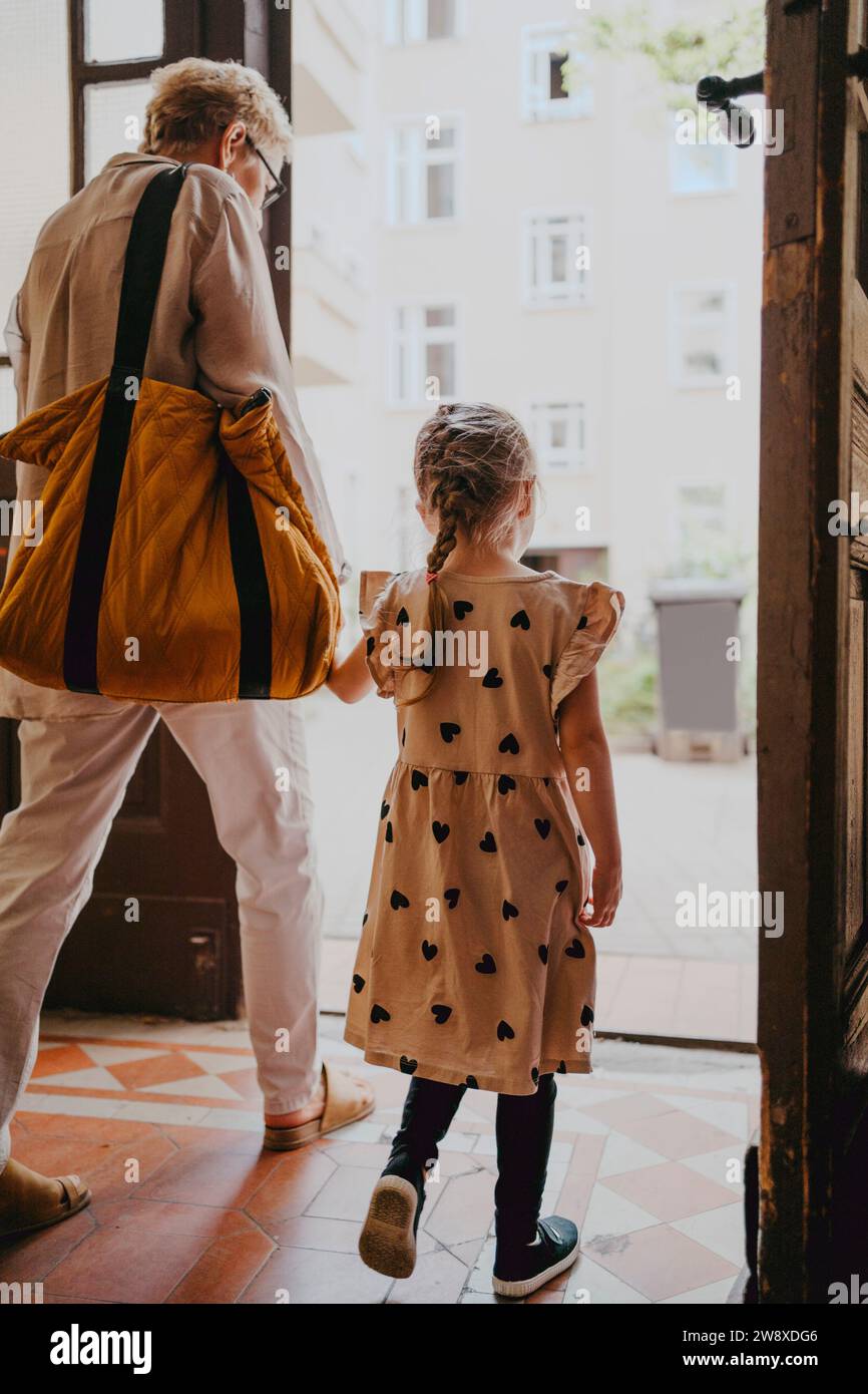 Leaving apartment building hi-res stock photography and images - Alamy