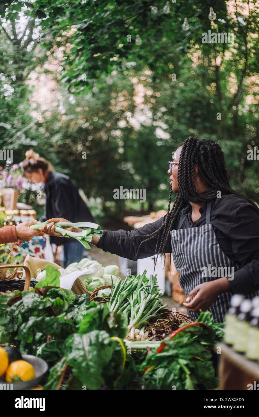 Vegetable vendor hi-res stock photography and images - Alamy