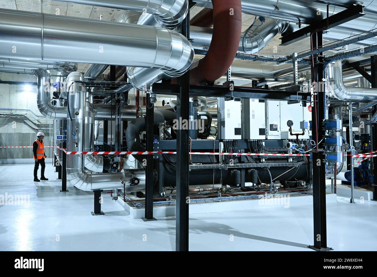 Saint Denis, France. 22nd Dec, 2023. An employee of the Engie group in ...
