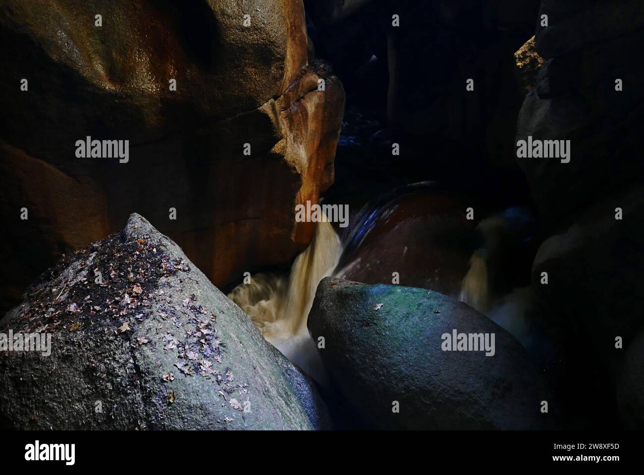 Foret domaniale de Huelgoat, Grotte du diable; Finistere, Bretagne ...