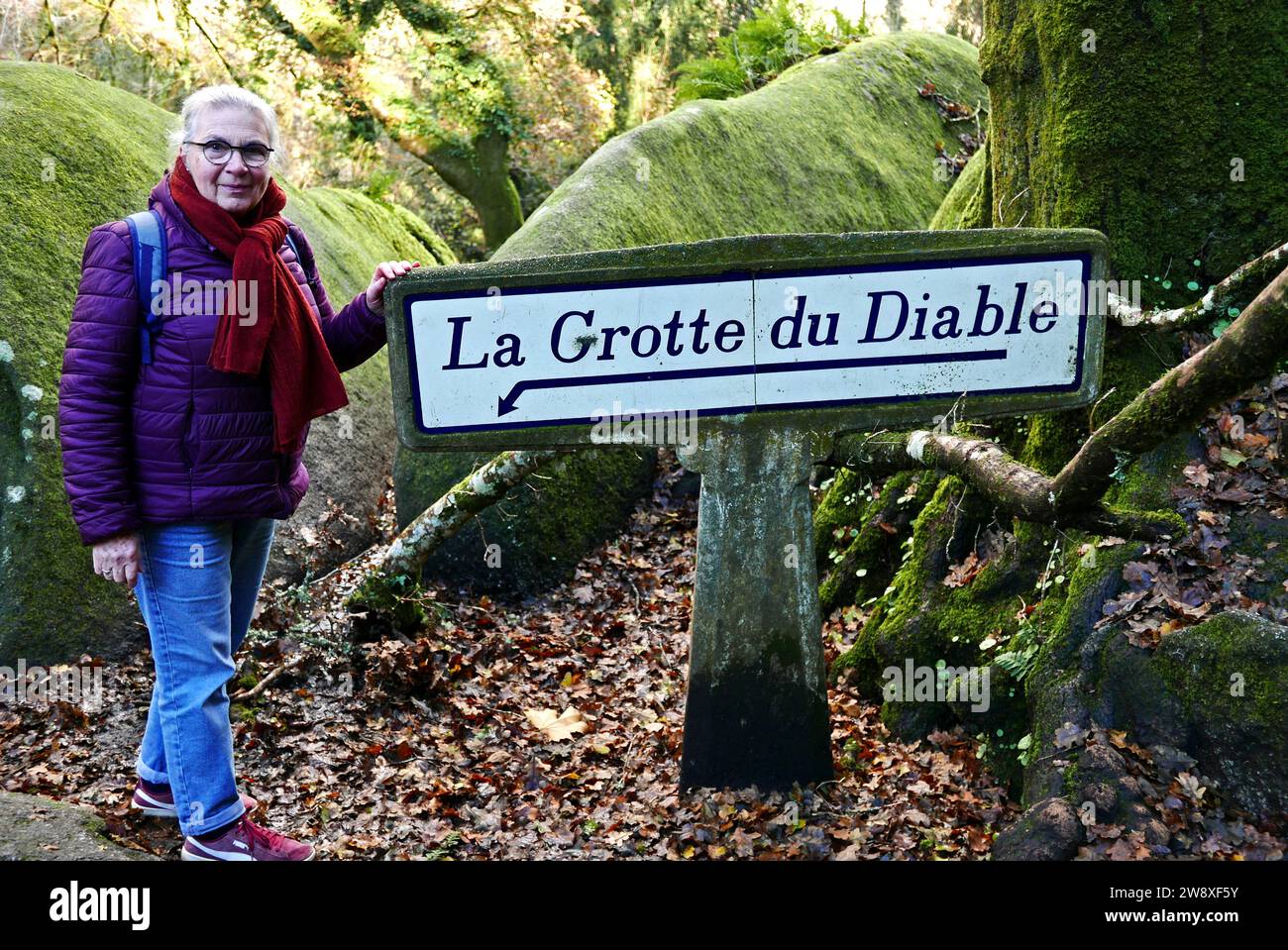 Foret domaniale de Huelgoat, Grotte du diable; Finistere, Bretagne ...