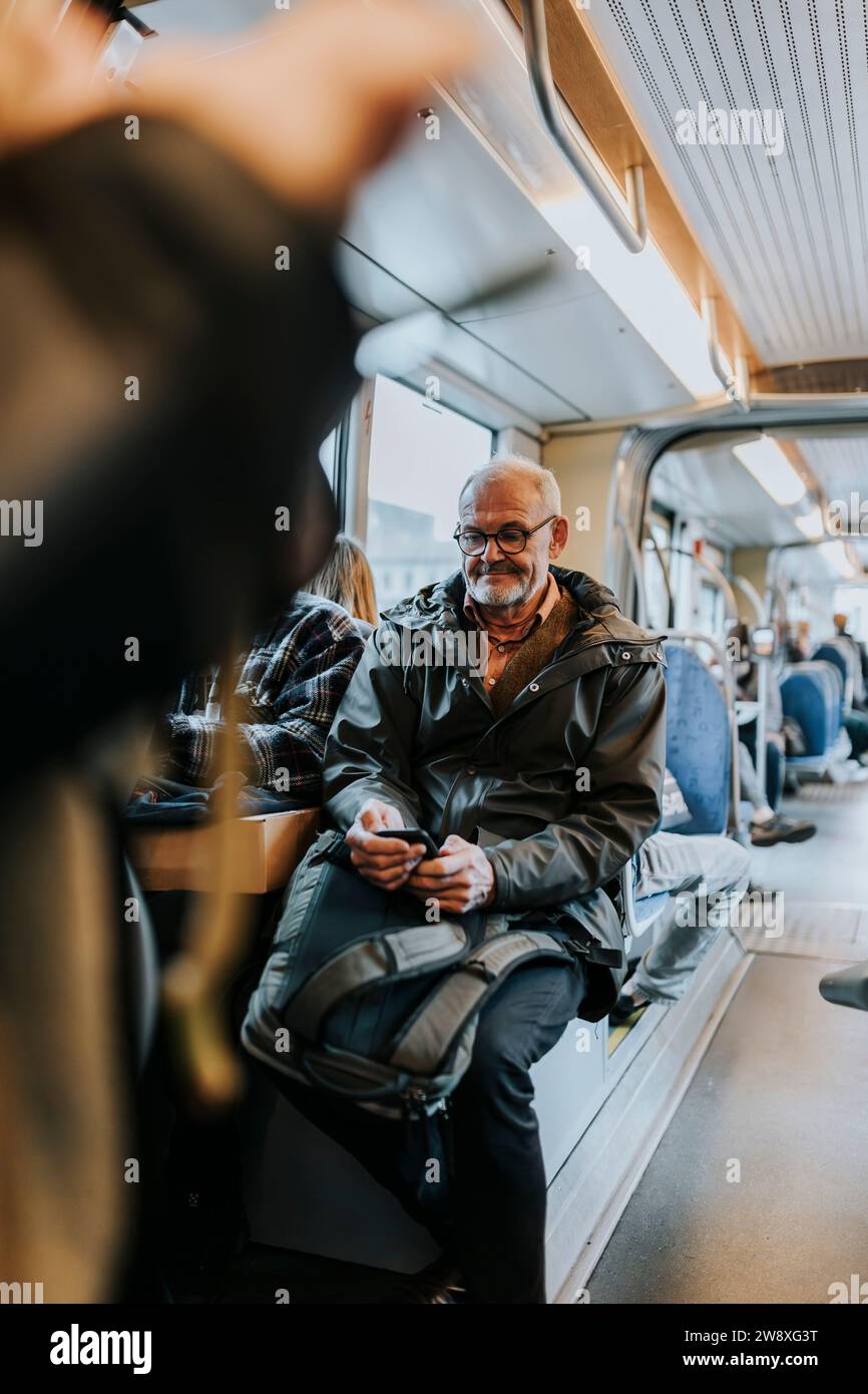 Bus people commuting hi-res stock photography and images - Alamy