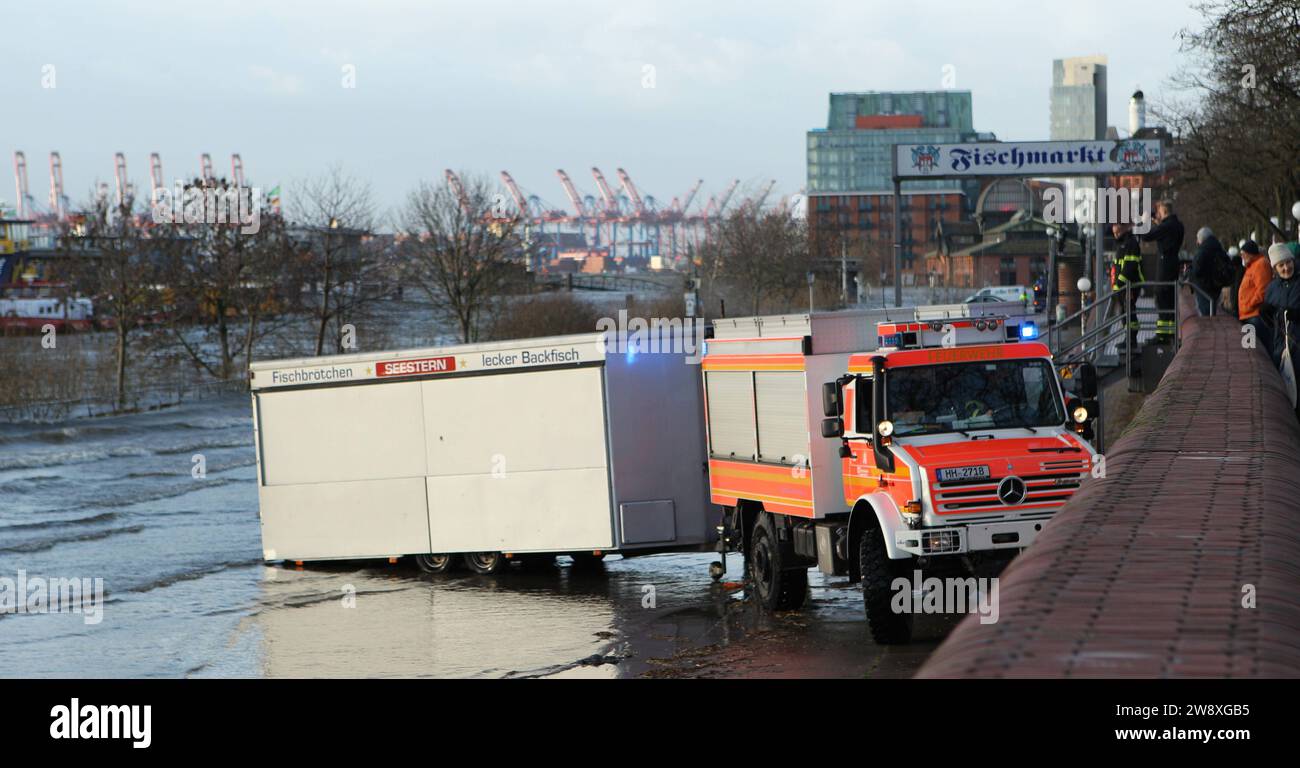 Hochwasser fischmarkt hi-res stock photography and images - Alamy