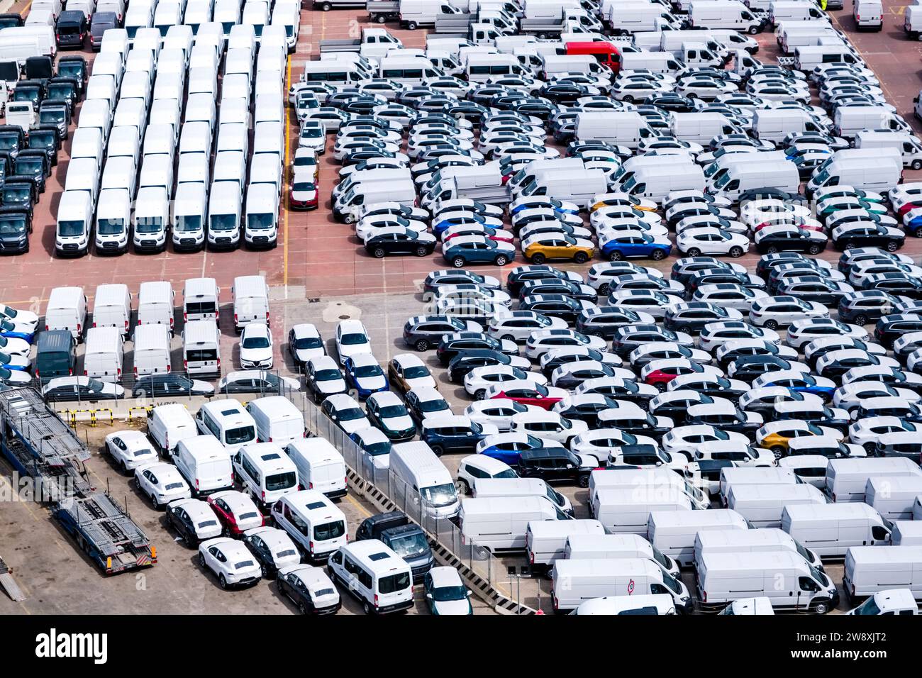 Shipping cars in container hi-res stock photography and images - Alamy