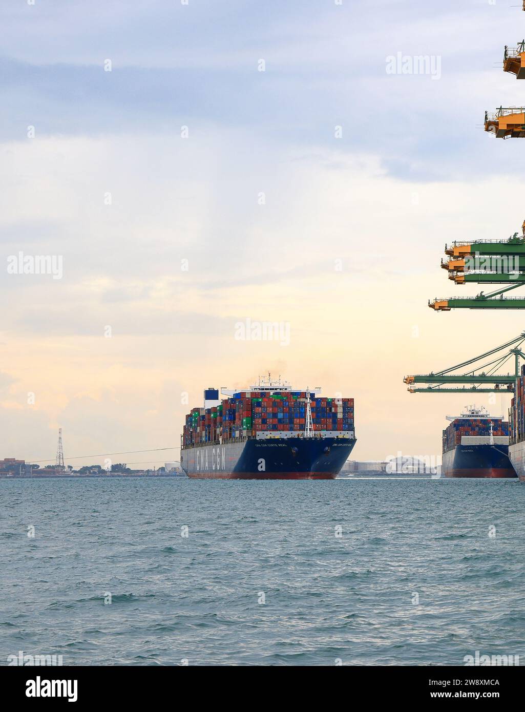 Deep sea containers hi-res stock photography and images - Alamy