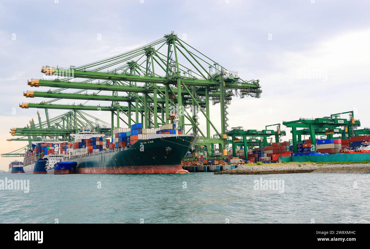 Singapore shipping container terminal, The Asian modernize harbor and ...