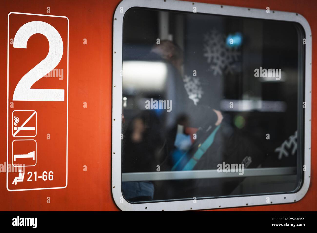 UTRECHT - Winter sports enthusiasts board the Ski Express train at ...