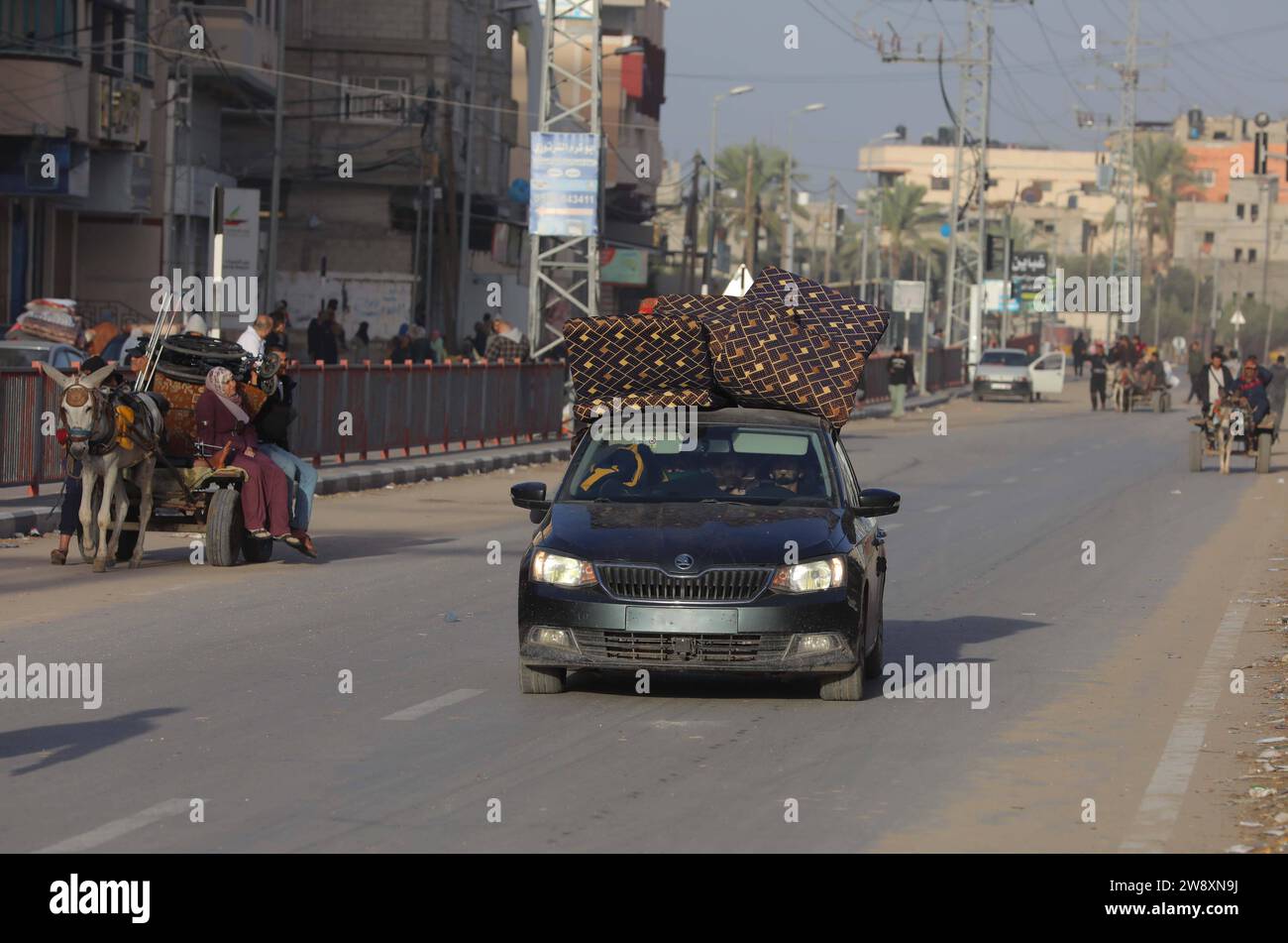 Palestinians migrating to southern regions leave Al-Breij for Dair El ...