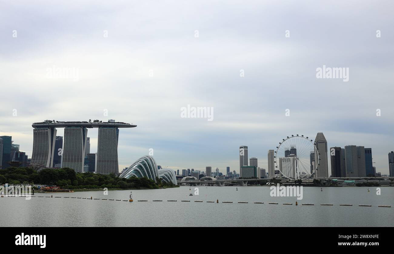 Singapore CBD city skyline view from Marina Barrage, with beautiful ...