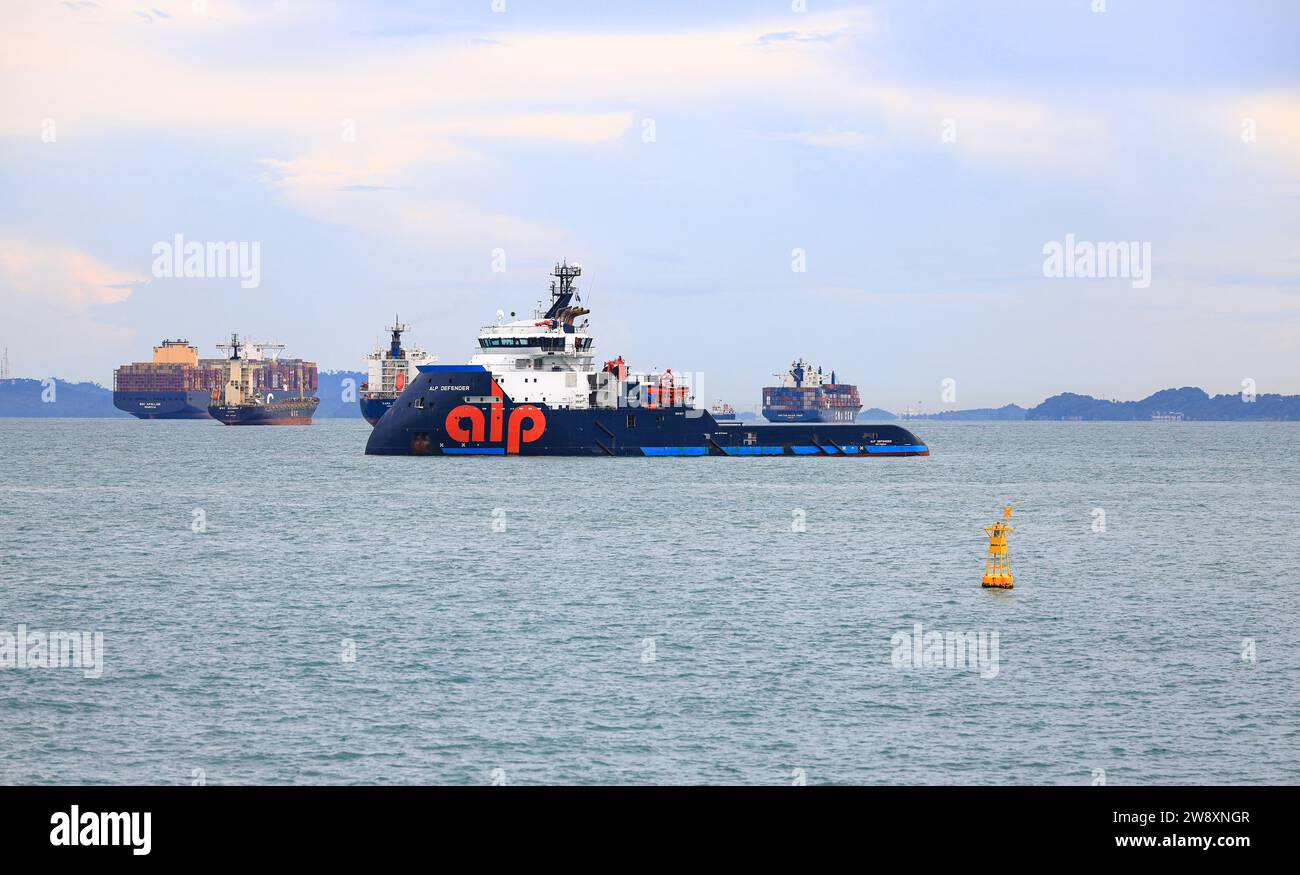 Anchor handling vessel hi-res stock photography and images - Alamy