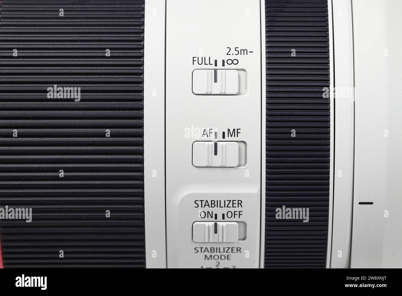 Distance switch, Manual/auto focus switch button set to "Auto focus ...