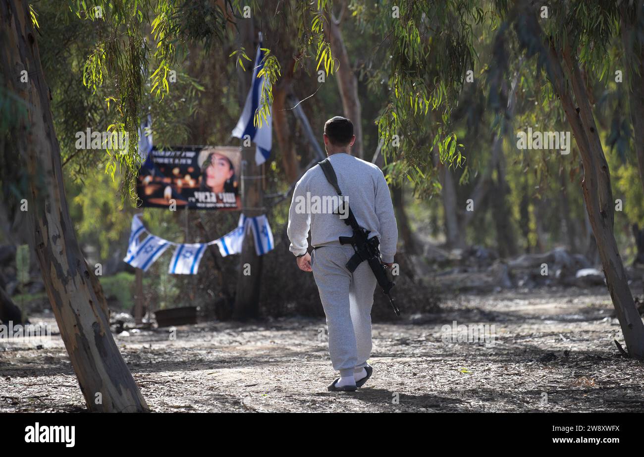 An Israeli civilian carries his personal weapon, an M-16 assault rifle ...