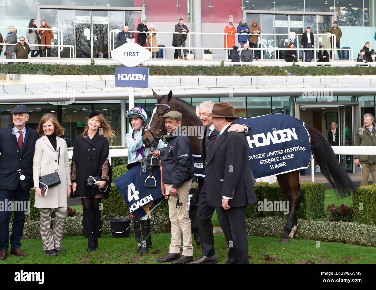 Ascot, Berkshire, UK. 22nd December, 2023. Horse Persian Time ridden by ...