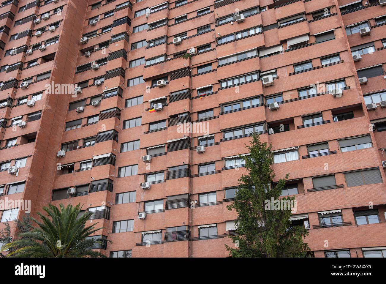 Apartment block in the city of Madrid Stock Photo - Alamy