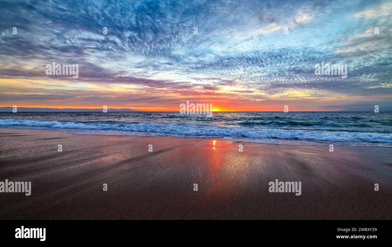 An Ocean Seascape With Golden Sun Rays Breaking Through The Clouds 16:9 ...