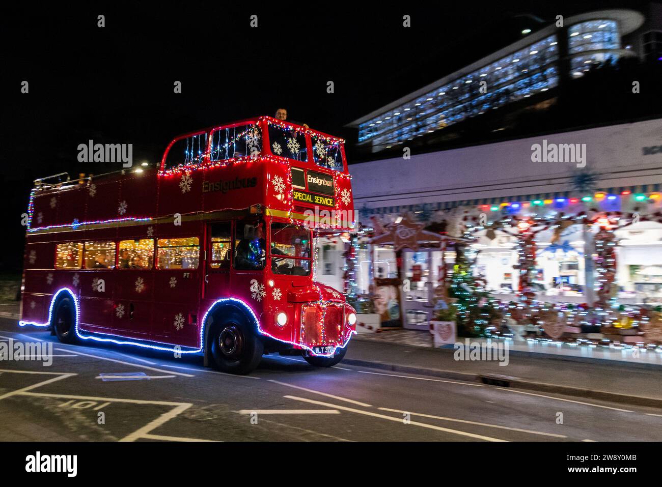 Late night bus stops hi-res stock photography and images - Alamy