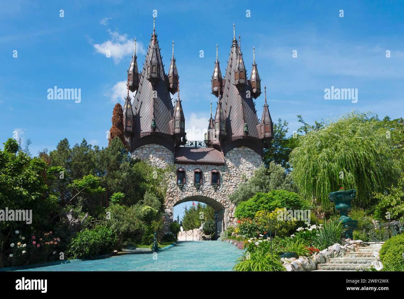 Pointy landscape hi-res stock photography and images - Alamy