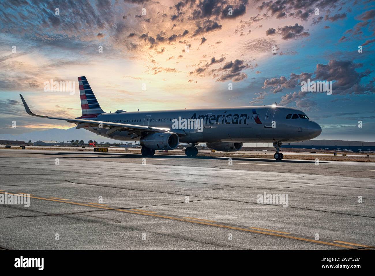 American Airlines Airbus A321-231 taxies to the active runway at Tucson ...