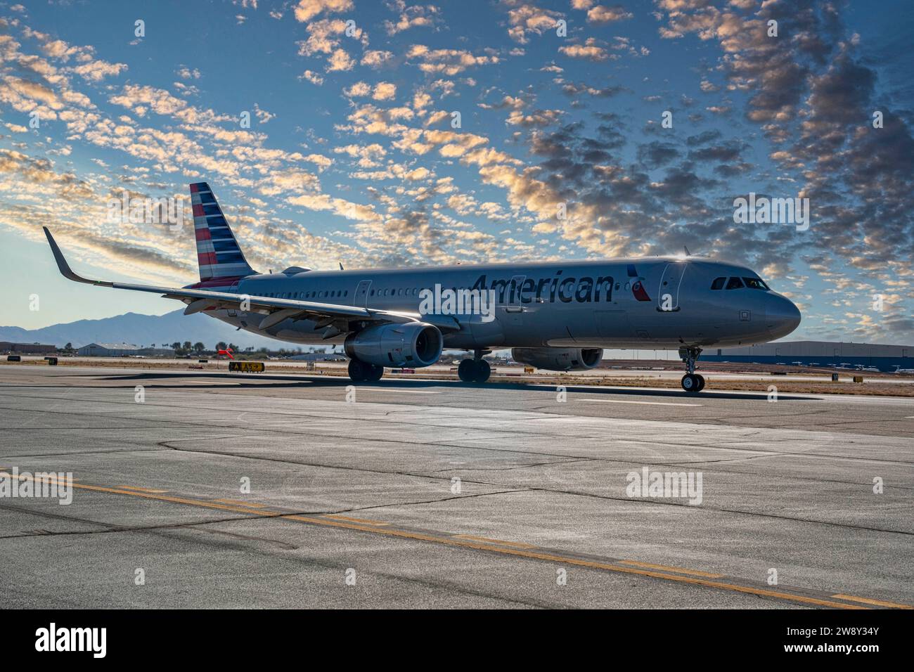 American Airlines Airbus A321-231 taxies to the active runway at Tucson ...