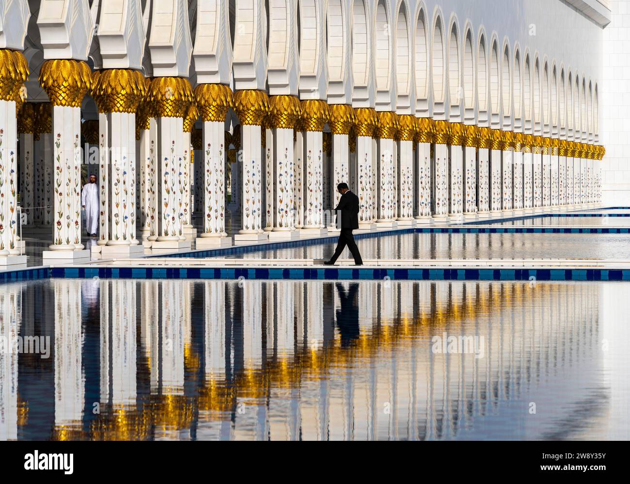 Corridor with marble columns, Sheik Zayed Mosque, Abu Dhabi, United ...