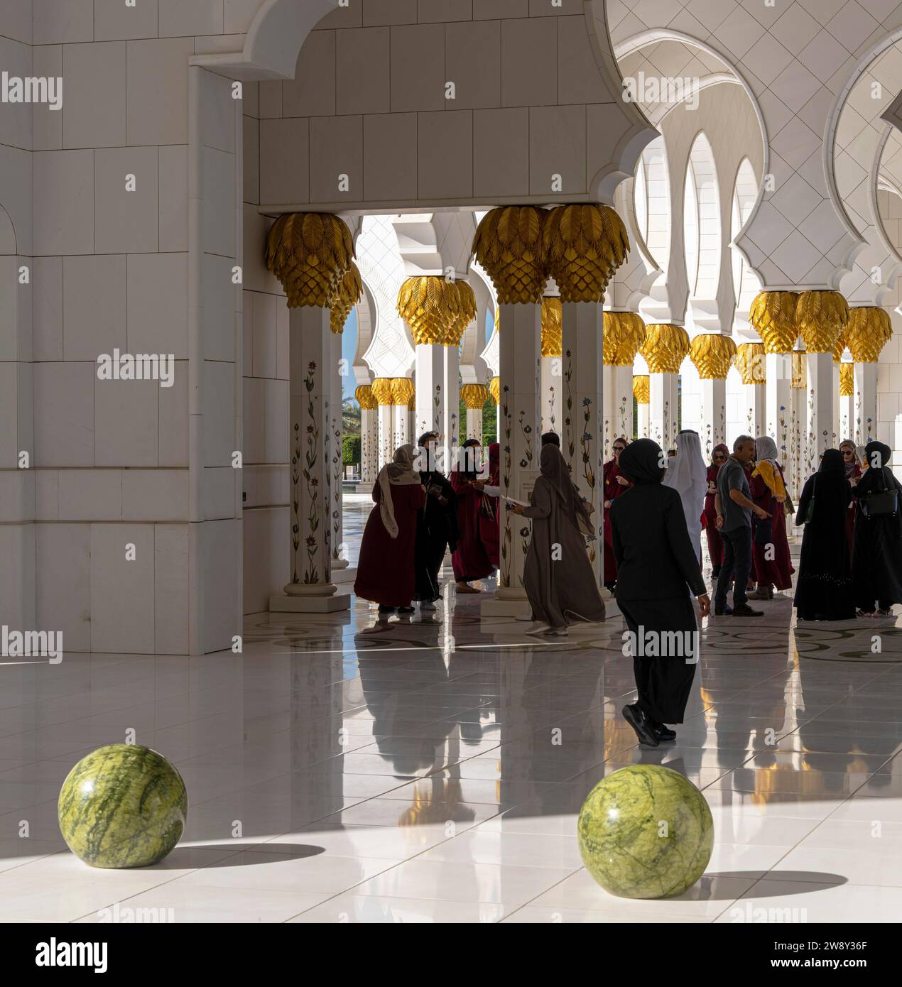 Corridor with marble columns, Sheik Zayed Mosque, Abu Dhabi, United ...