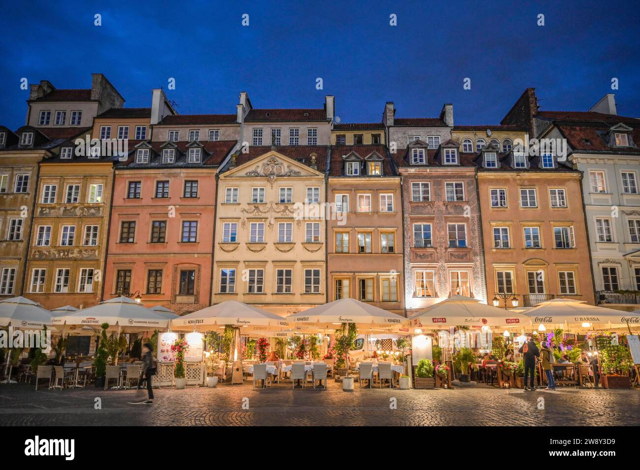 Tourists, restaurants, old buildings, Old Town Market Rynek Starego ...