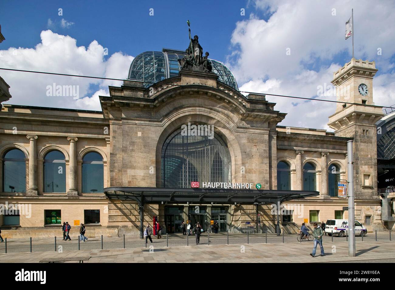 Dresden central station roof hi-res stock photography and images - Alamy