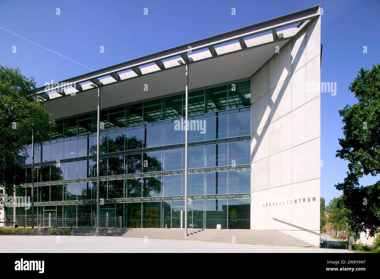 The new lecture hall centre at the Technical University of Dresden ...