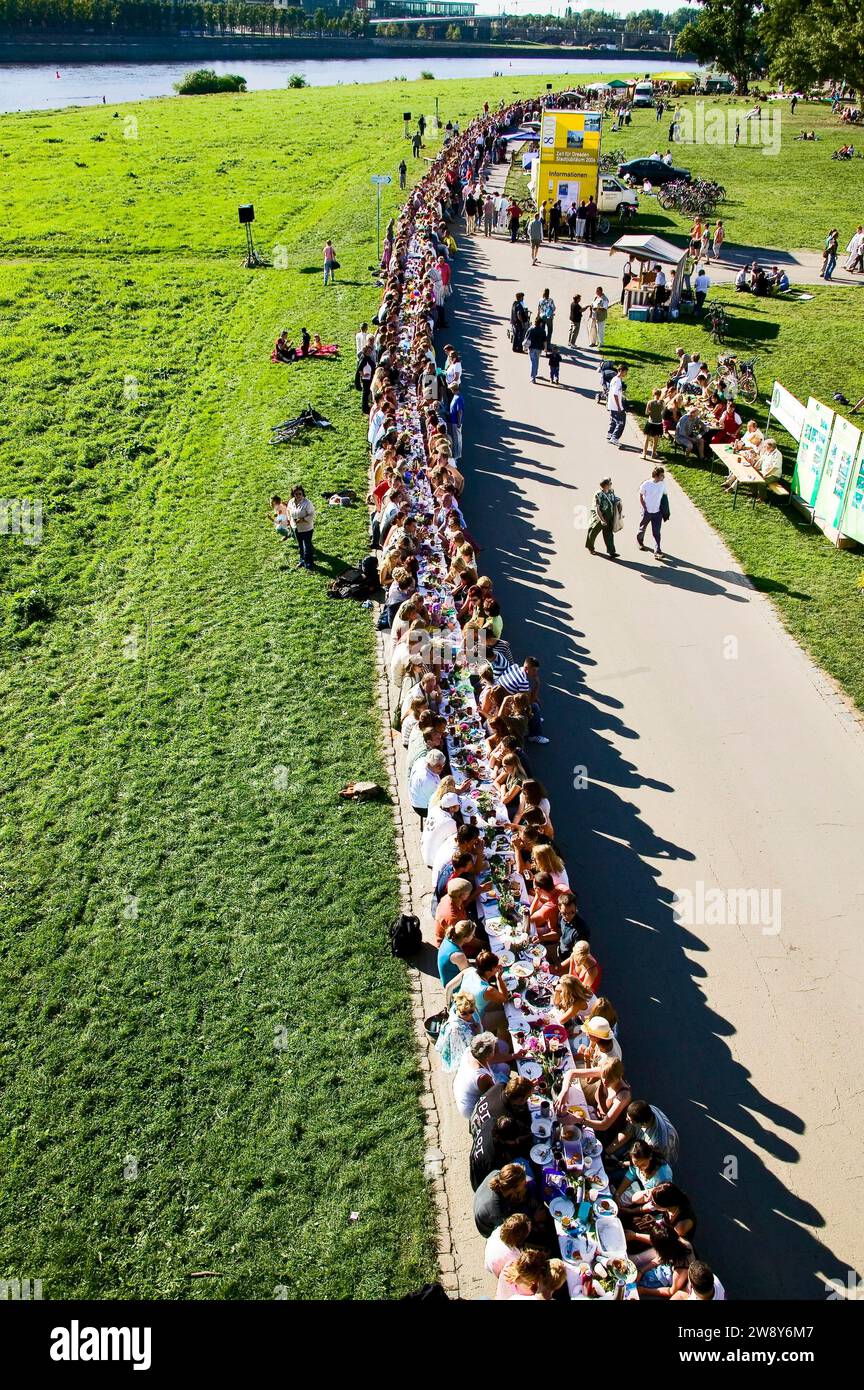 Longest table in the world hi-res stock photography and images - Alamy