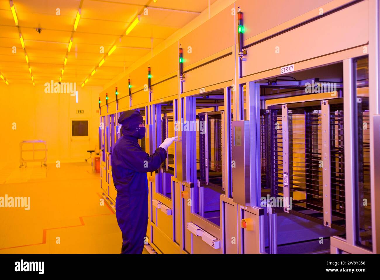 Plastic logic germany hi-res stock photography and images - Alamy