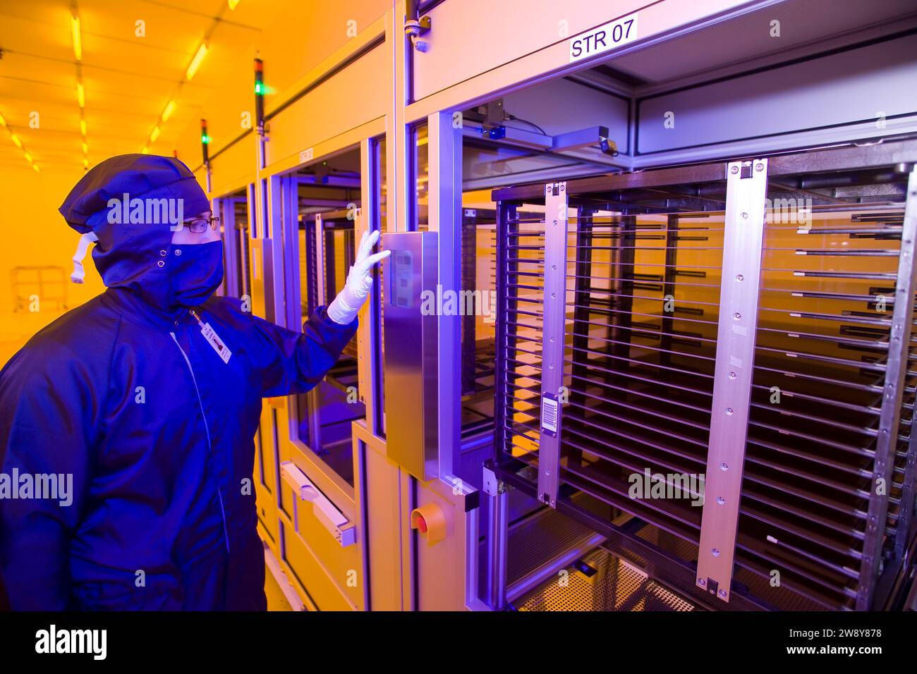 Plastic logic germany hi-res stock photography and images - Alamy