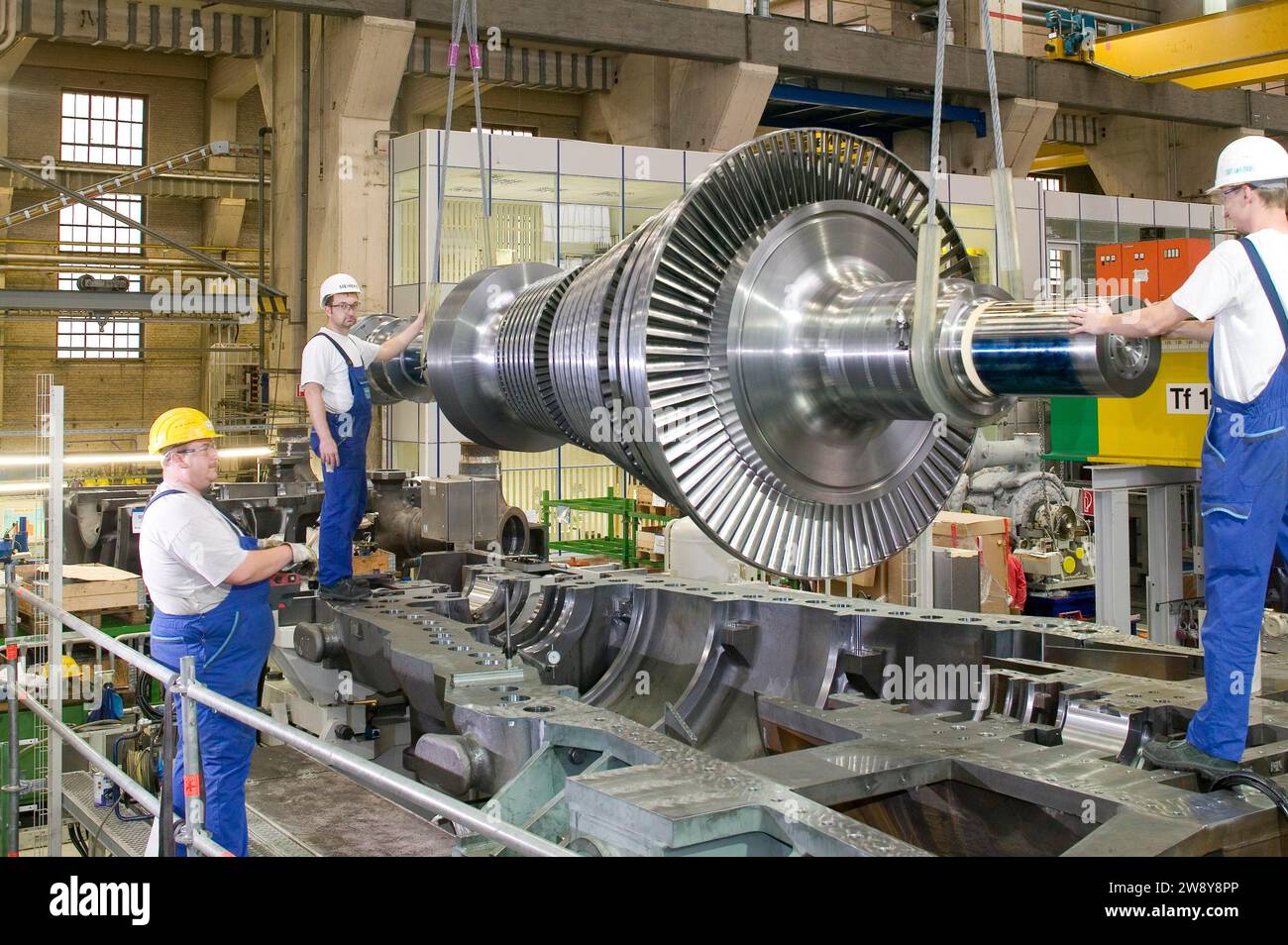 Production of an industrial steam turbine at the Goerlitz plant in ...
