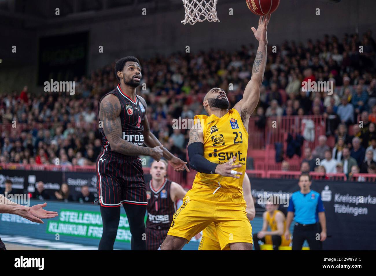 Adrian Nelson (Bamberg Baskets, #04) Javon Masters (Tigers Tuebingen ...