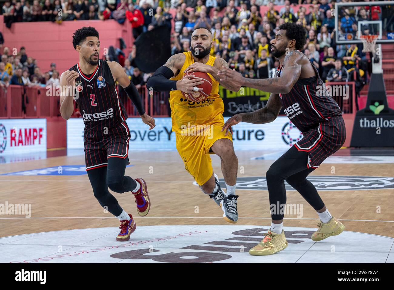 Zach Copeland (Bamberg Baskets, #02) Javon Masters (Tigers Tuebingen ...
